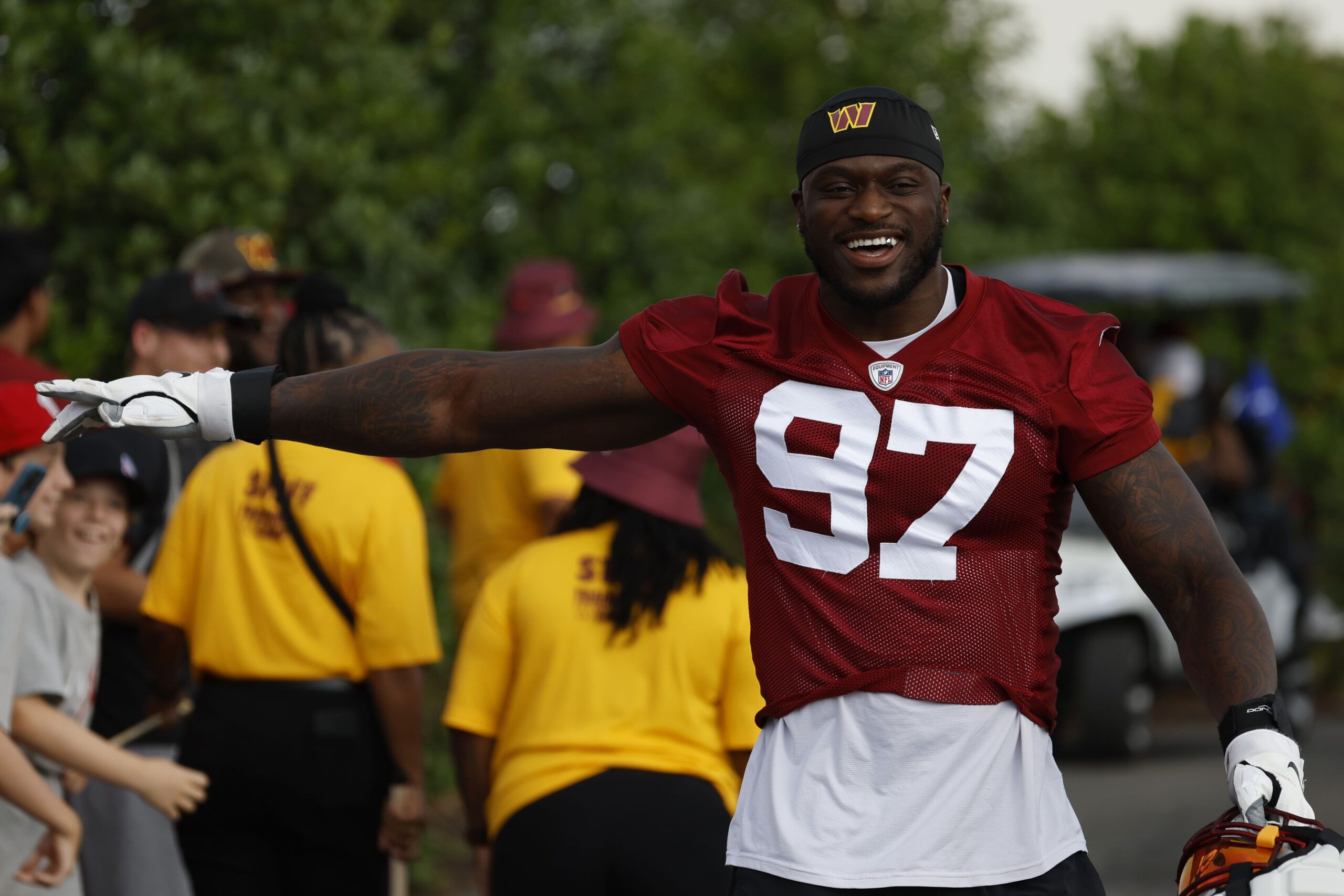 Commanders DE Efe Obada tells a terrific story about…