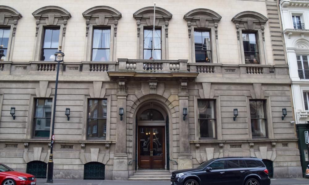 At least four judges resign from men-only Garrick Club…