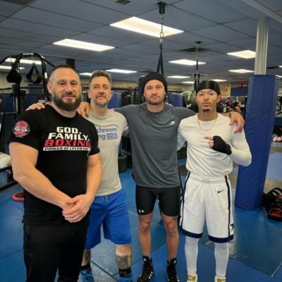 Chris Algieri's Heartwarming Family Photoshoot…