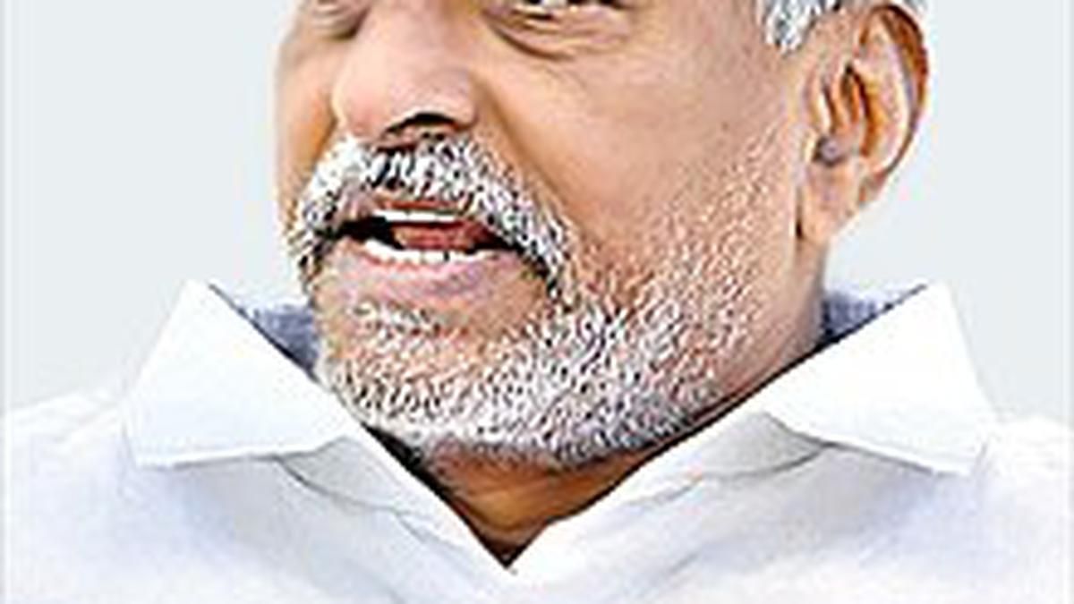 Congress CEC vets Telangana list for Lok Sabha polls,…