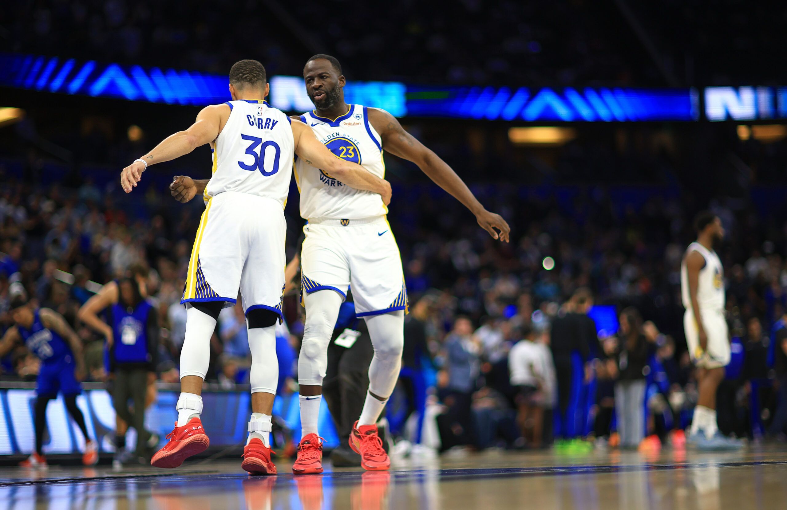 Draymond Green dapping up Steph Curry after his…