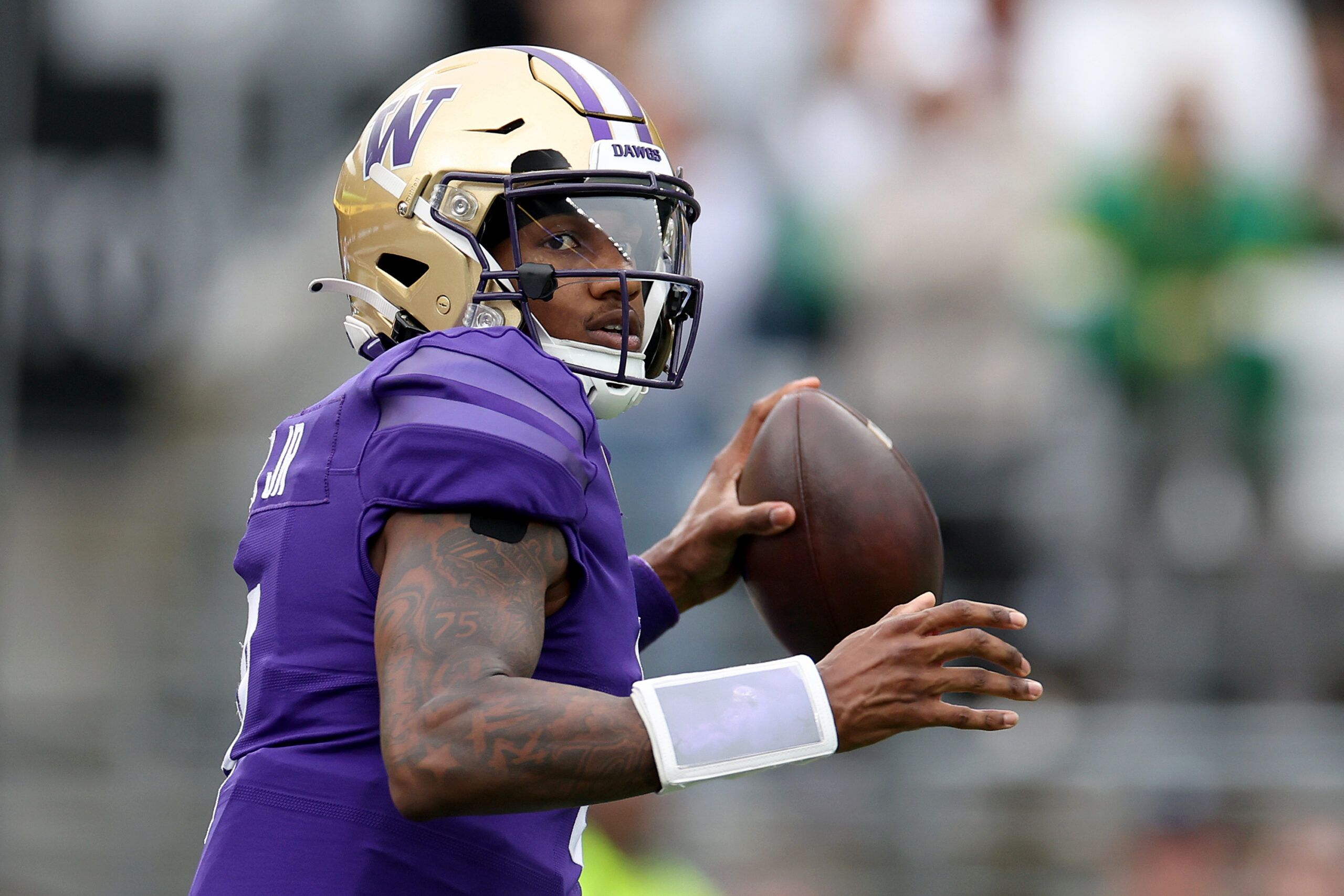 Falcons to hold pre-draft visit with Washington QB…