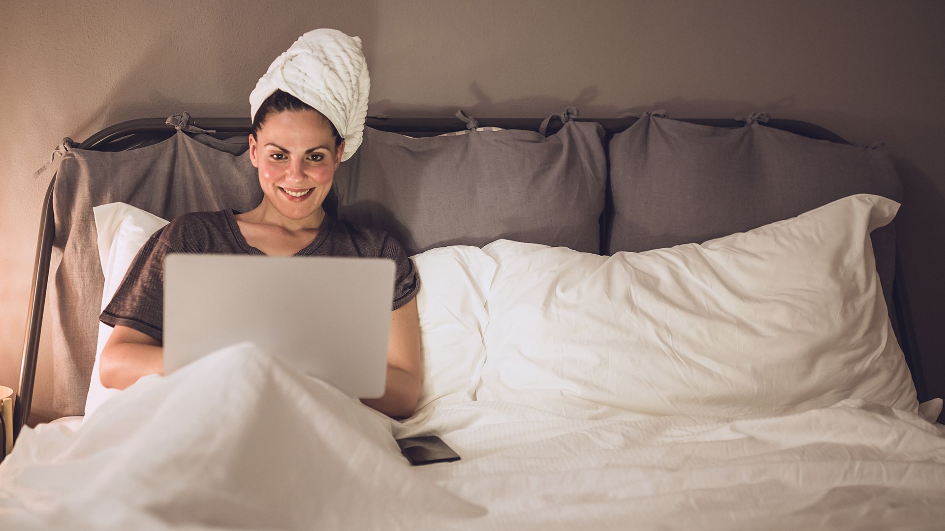 Here’s what going to bed with wet hair does to your…