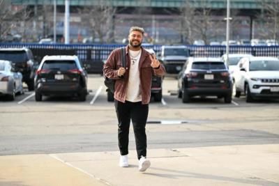 Omar Narváez Celebrates Win With Confident Pose And…