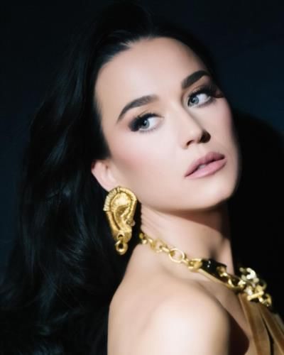 Katy Perry's Elegant And Captivating Style