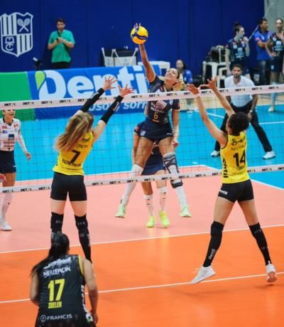 Thaisa Daher's Impressive On-Court Moment Captured In…