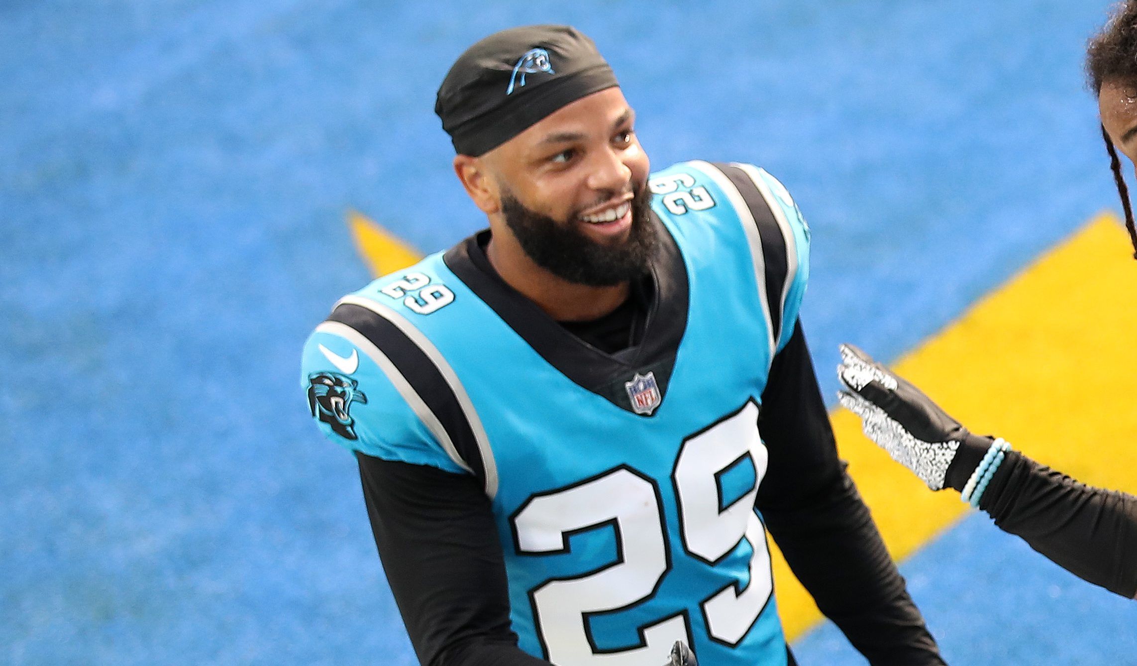 Former Panthers CB Corn Elder scores on 98-yard…