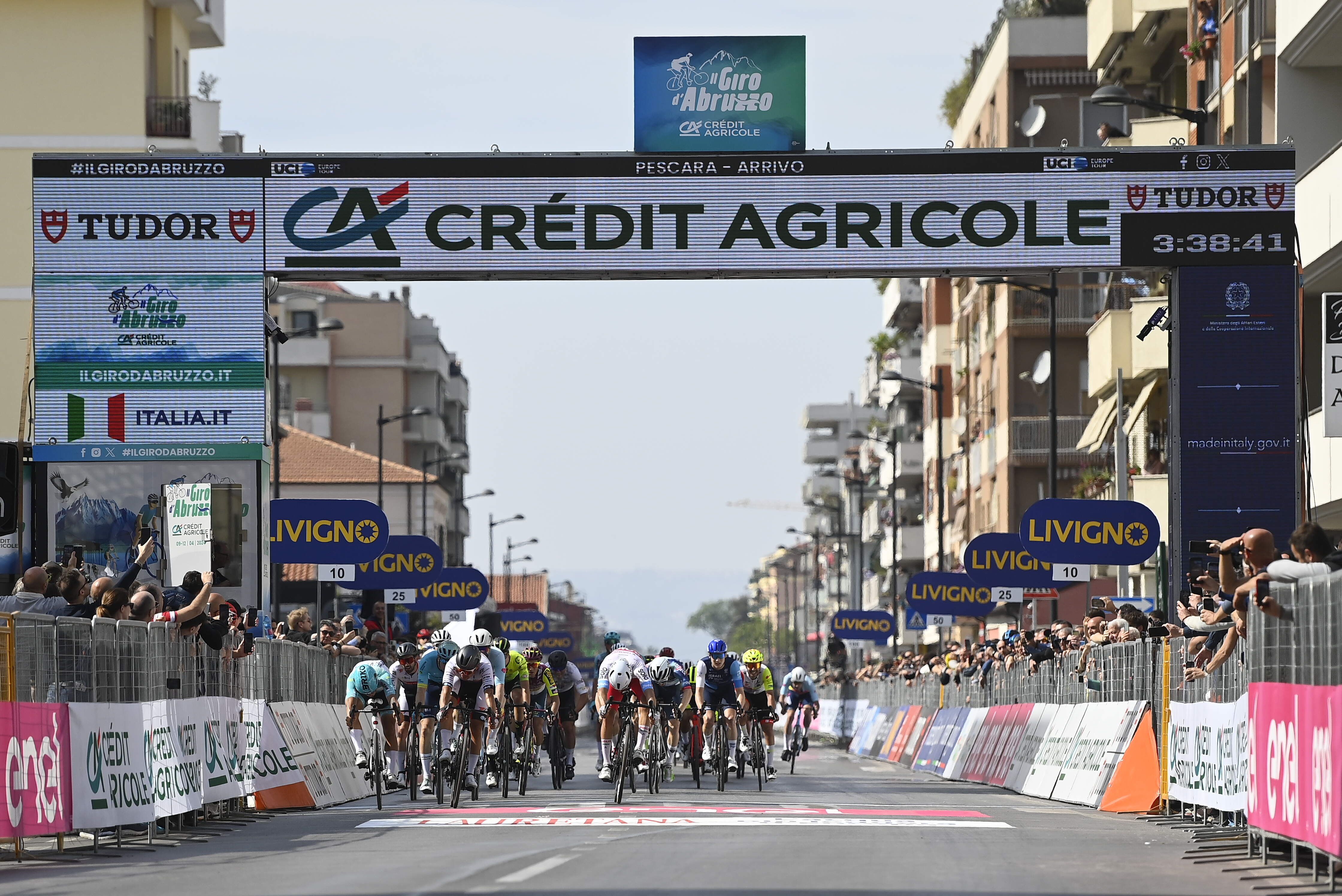 Giro d'Abruzzo: Enrico Zanoncello wins photo finish…