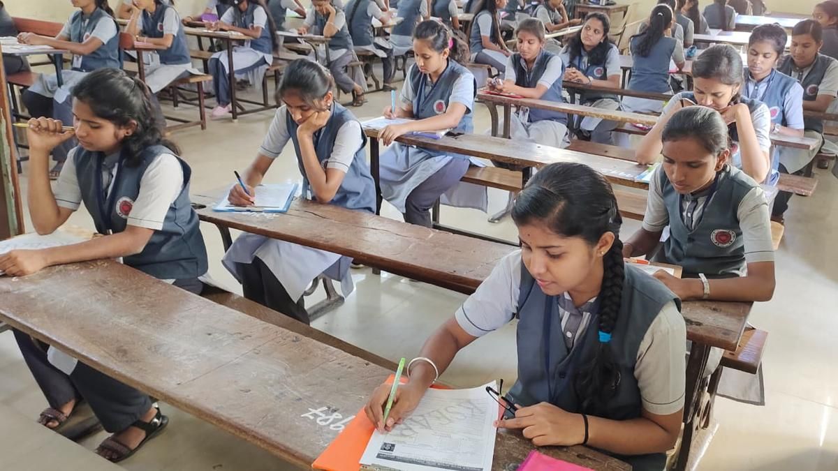 Karnataka 2nd PUC Result 2024 | Karnataka sees 81.15%…