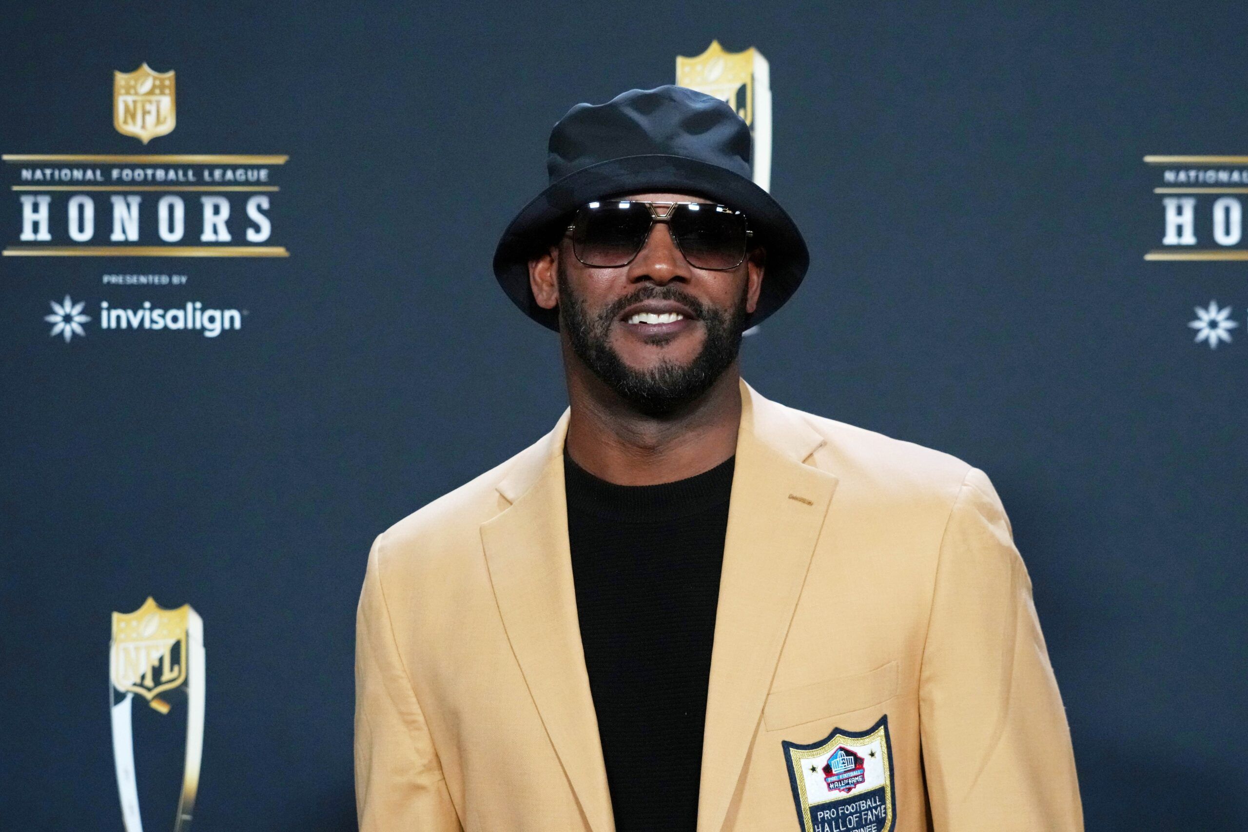 Ty Law shares hilarious story of Tedy Bruschi helping…
