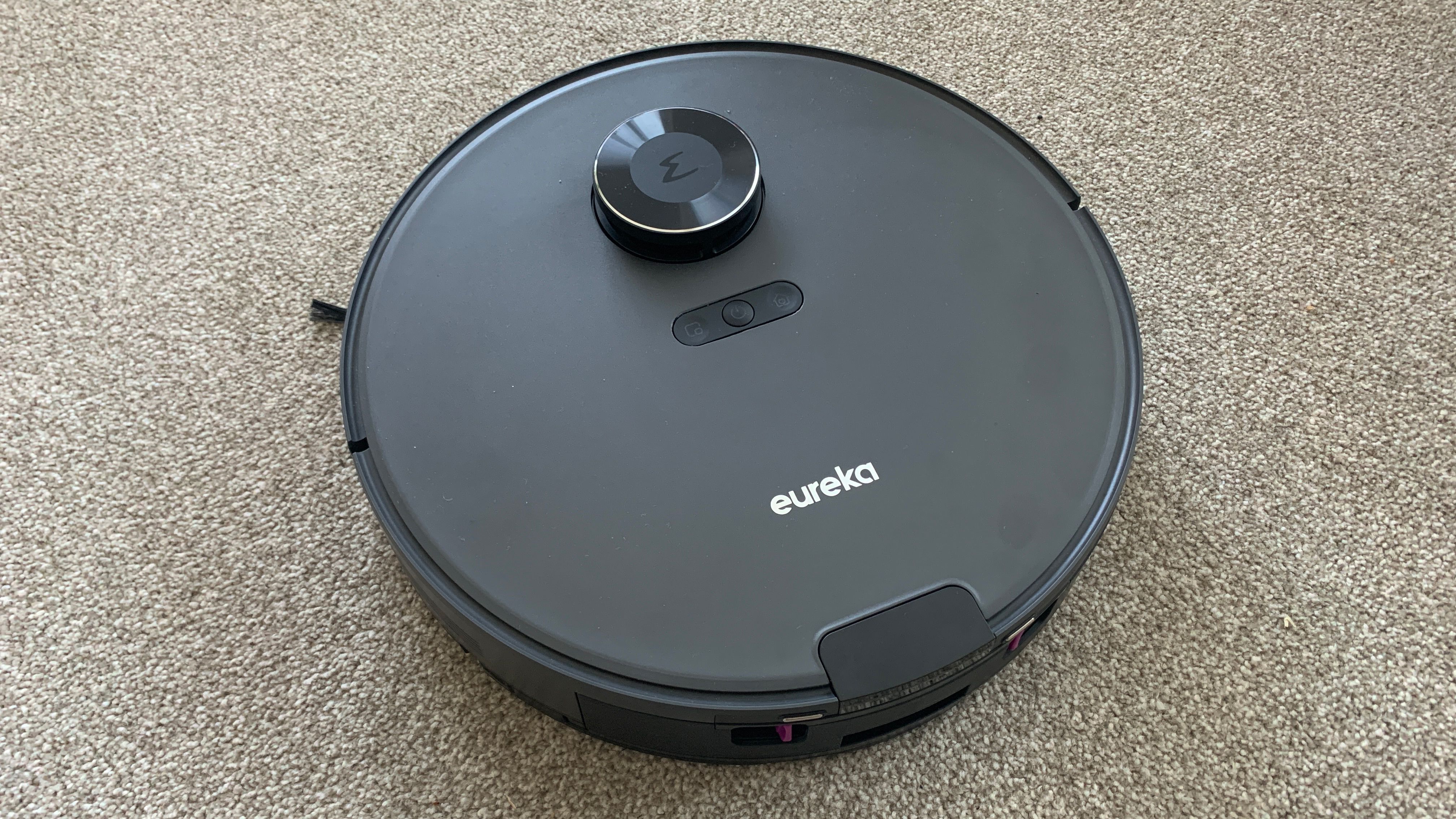 Eureka E10s review: a hybrid vacuum and mop system for…