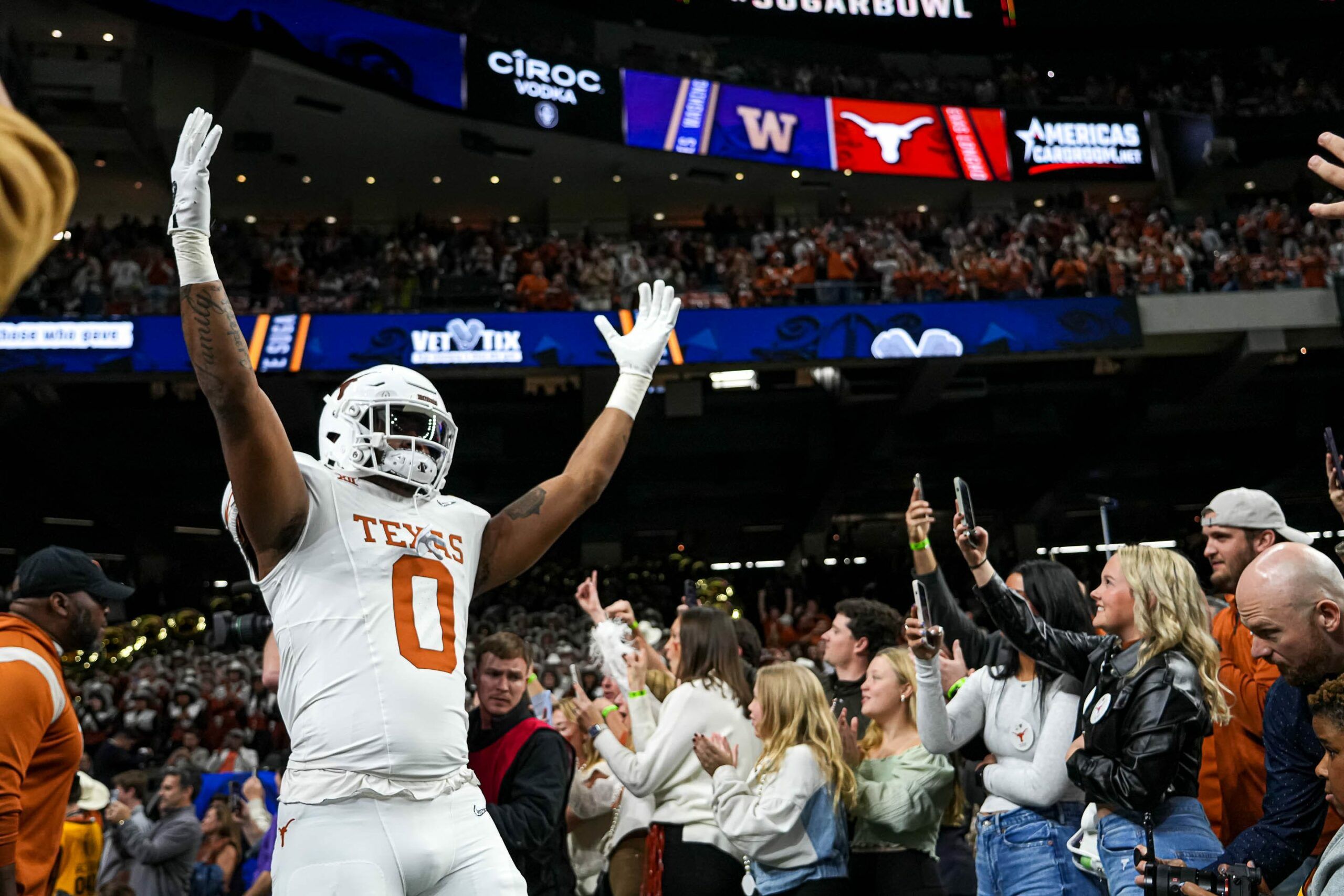 Commanders host Texas tight end Ja’Tavion Sanders on a…