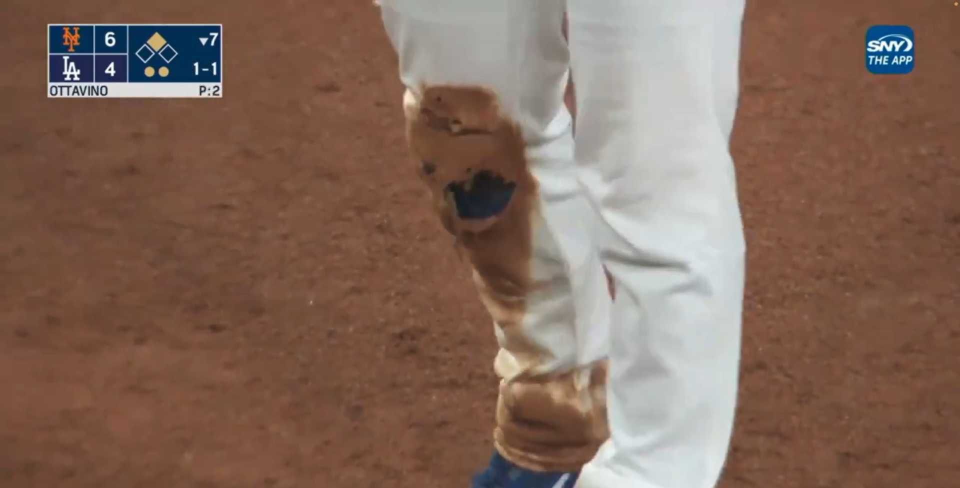 A new MLB pants problem in 2024? Uniforms are ripping…