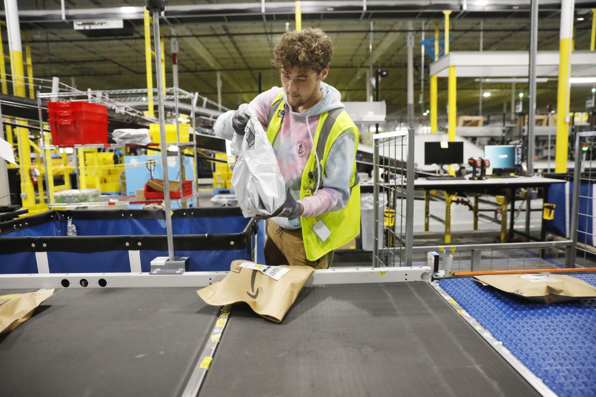 Amazon warehouse jobs & what they pay: Are fulfillment…