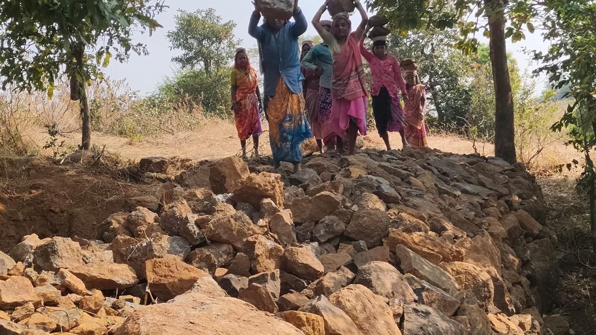 Nashik’s Trimbakeshwar tribal women ask for work and…