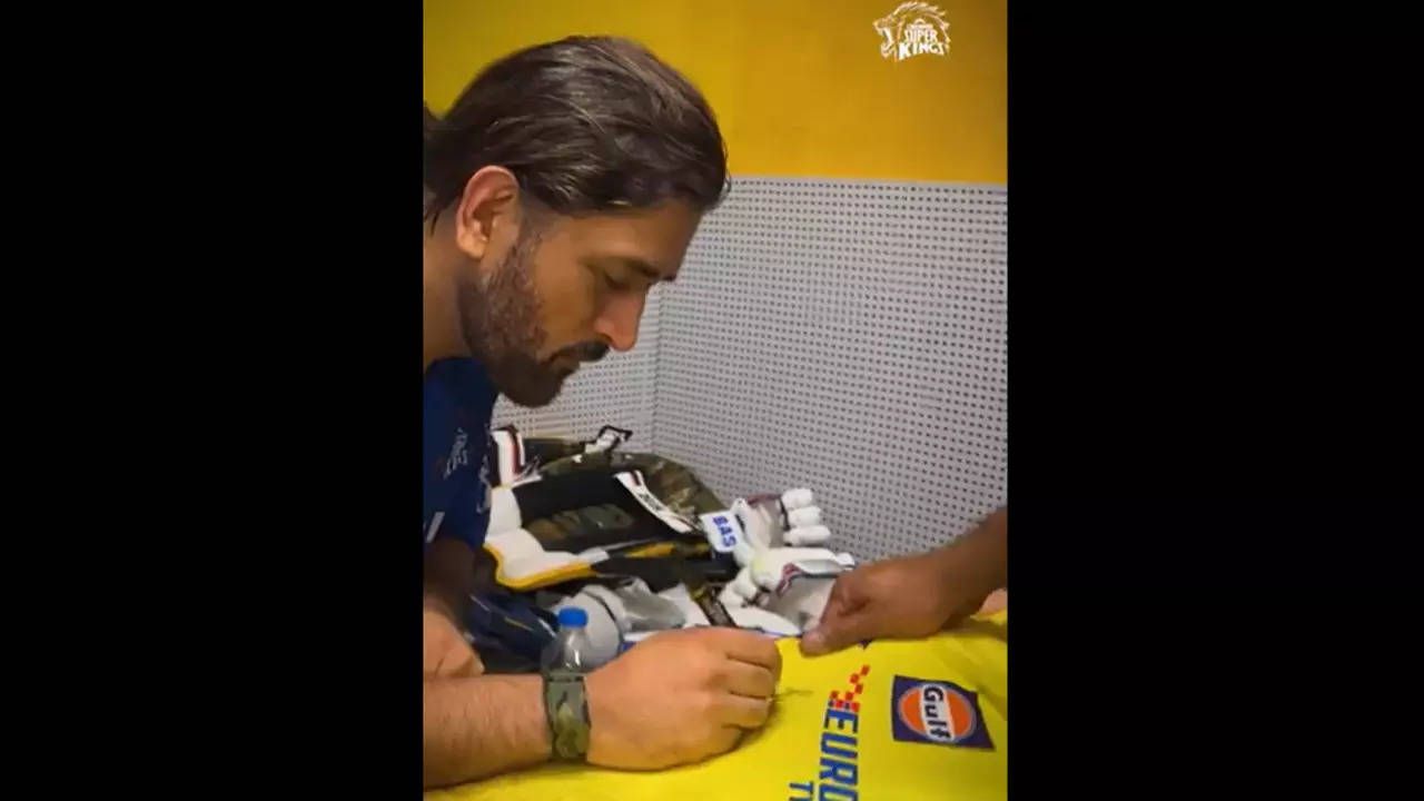 Watch: MS Dhoni signs jersey, writes a message for…