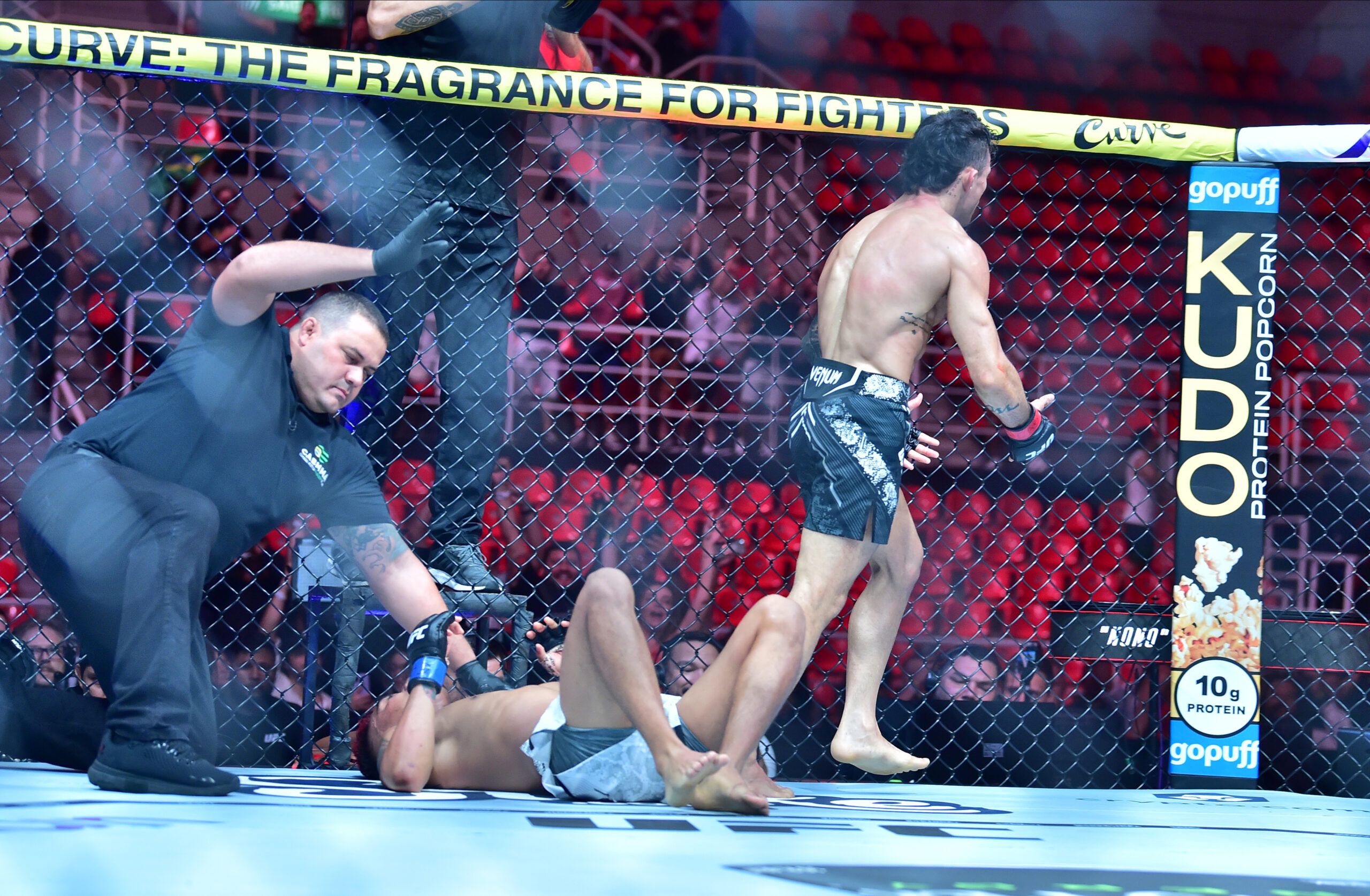 UFC 301 video: Alessandro Costa chops down Kevin…