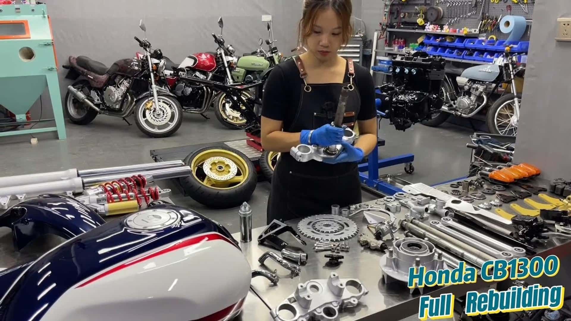 This Time Lapse Restoration Of A Honda CB1300 Is Super…