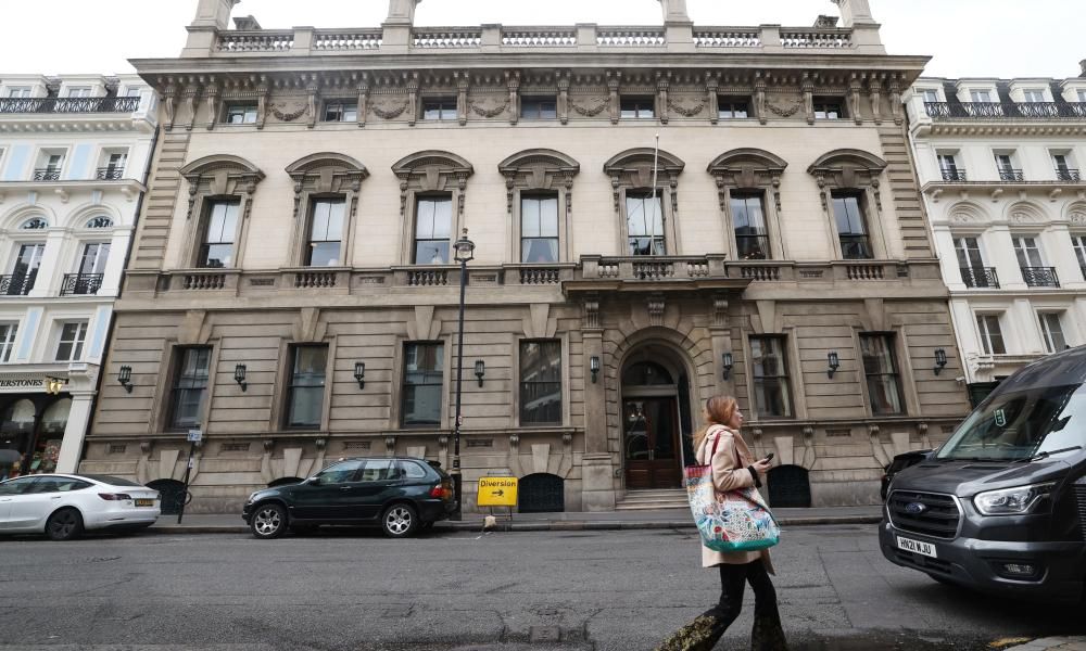 Men-only Garrick Club to vote on admitting women as…