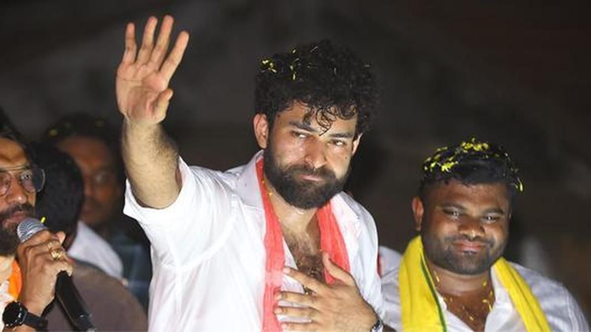 Telugu film fraternity comes in support of Pawan…