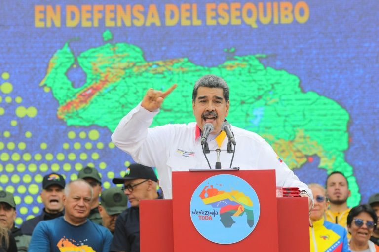 Venezuelan army deploys armored vehicles at the…
