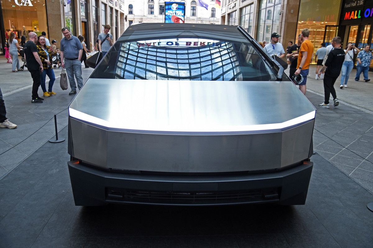 The Porsche-Cybertruck drag race myth has finally been…