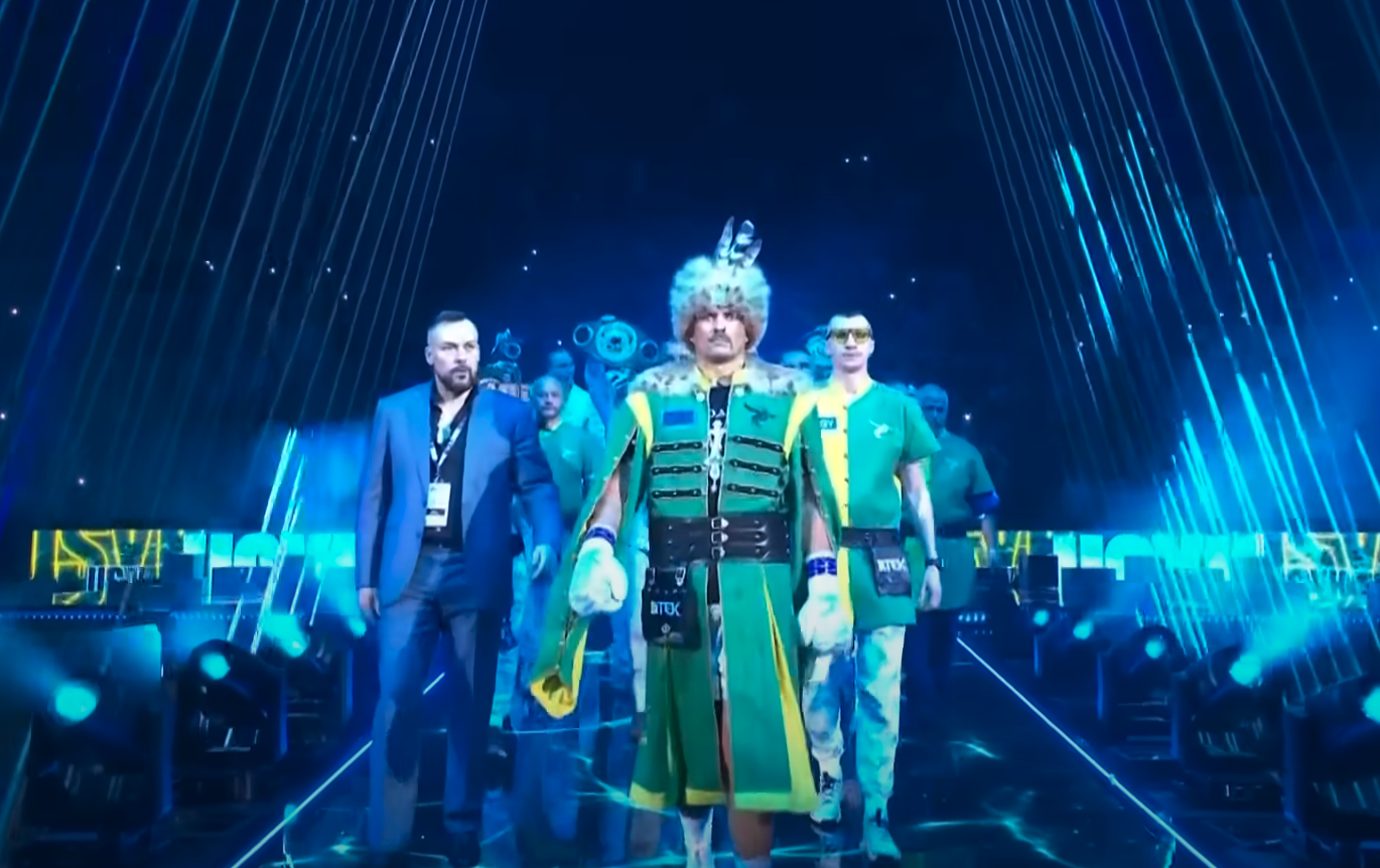 Video: Oleksandr Usyk’s epic walkout for undisputed…
