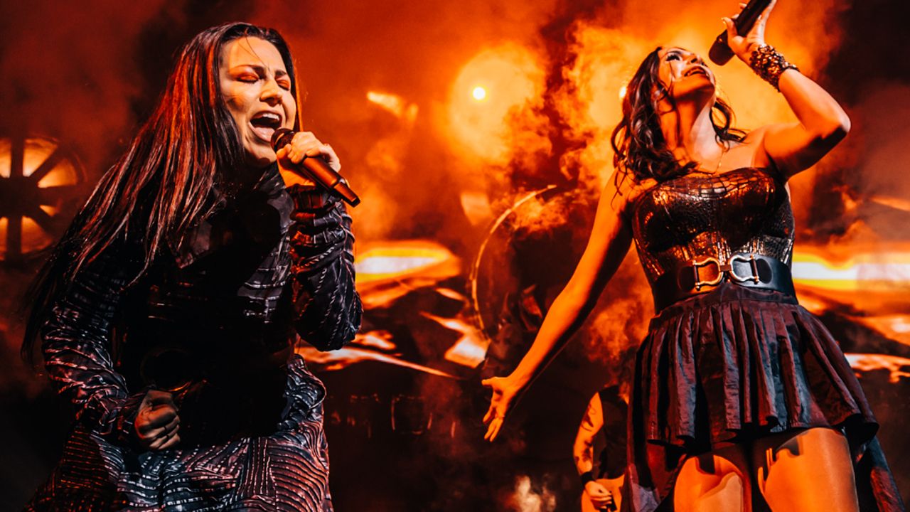 This footage of Evanescence’s Amy Lee singing with…