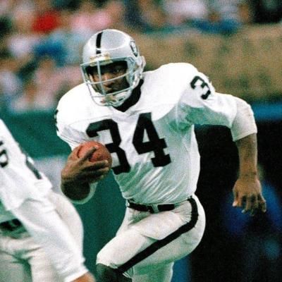 Bo Jackson's Iconic Athleticism Captured In Vintage…