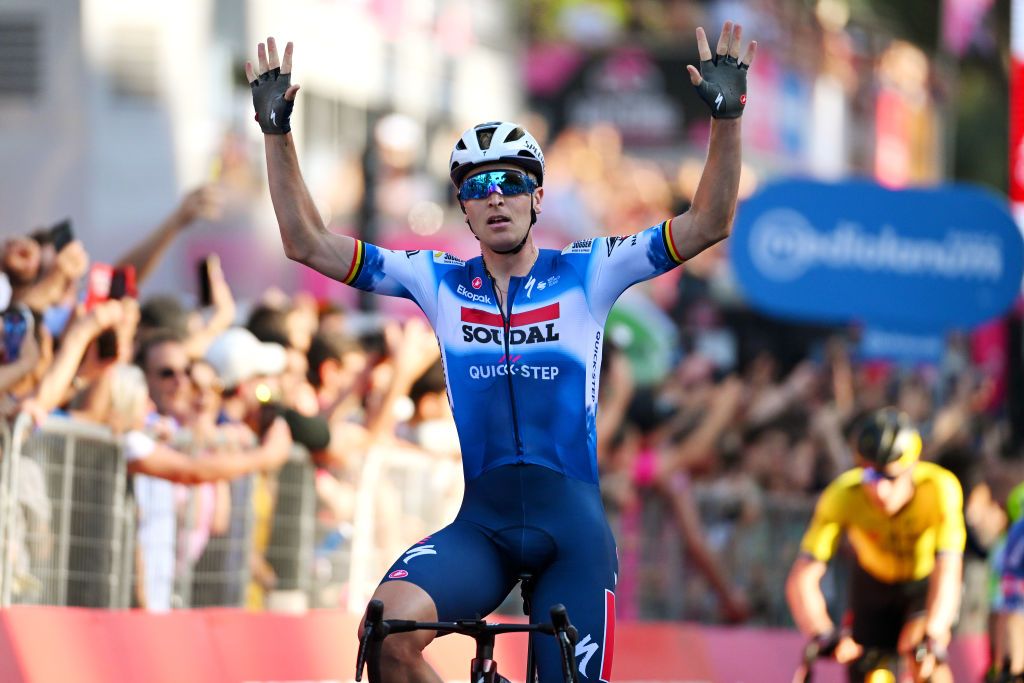 Tim Merlier wins the final stage of the Giro d’Italia…