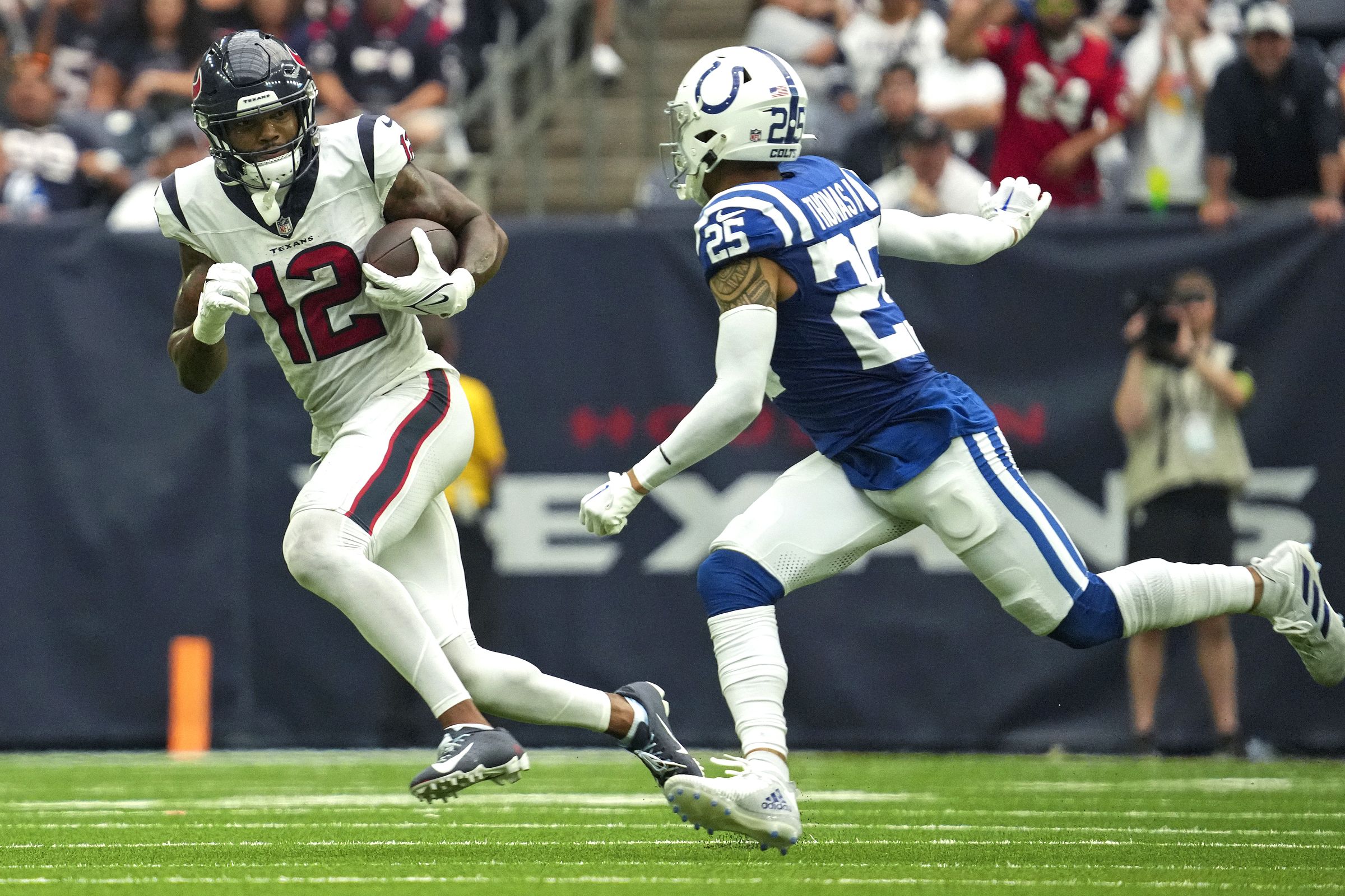 Colts division rival Texans agree to extension with WR…