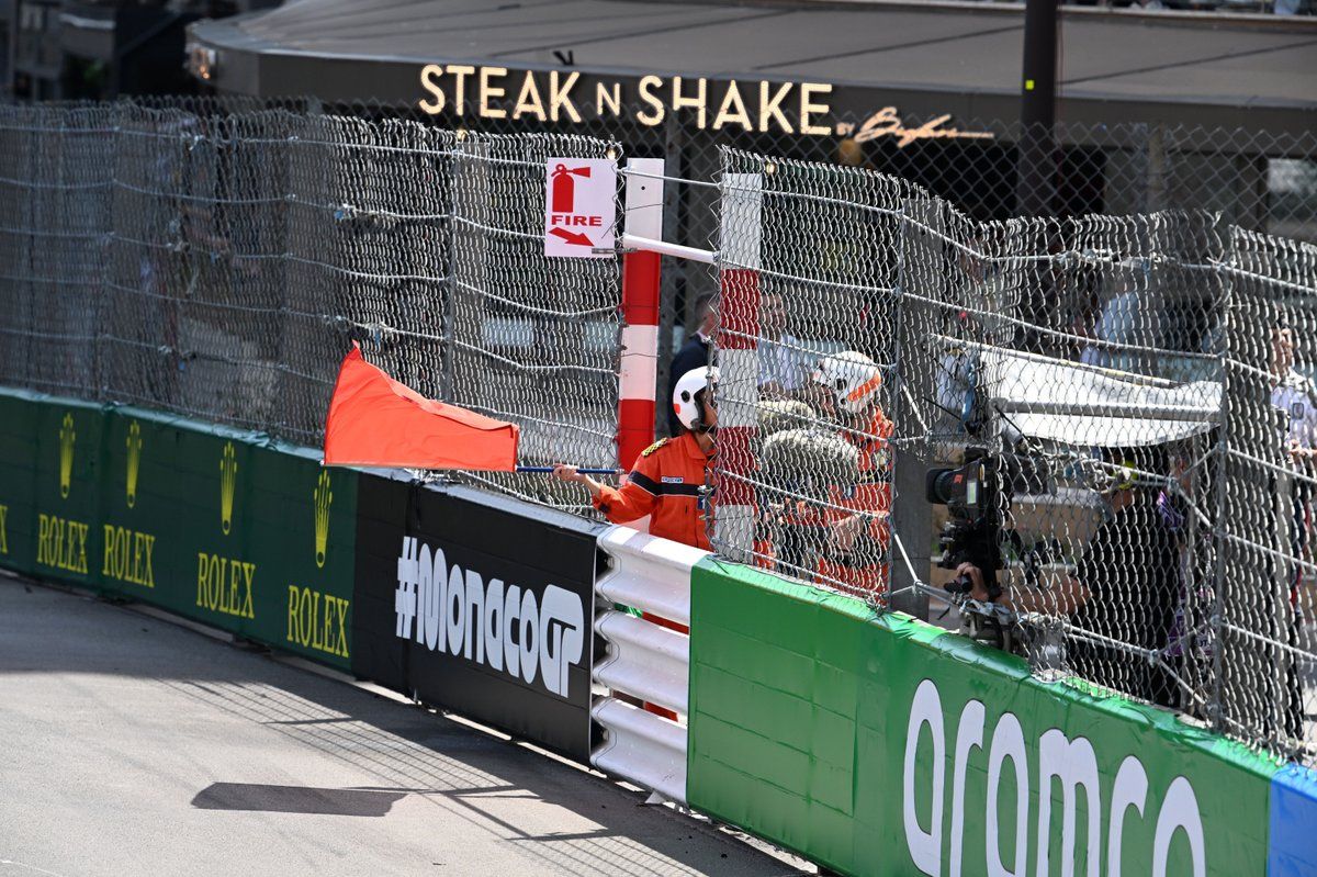 F1 drivers want to revisit red-flag tyre rule that…