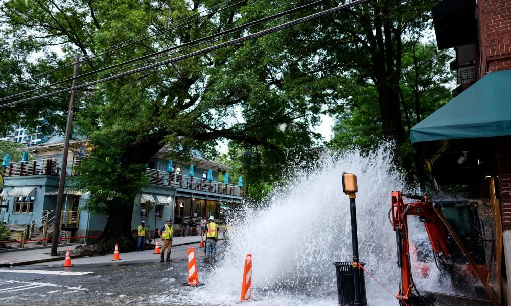 Water pipes burst in Atlanta, causing major outages…