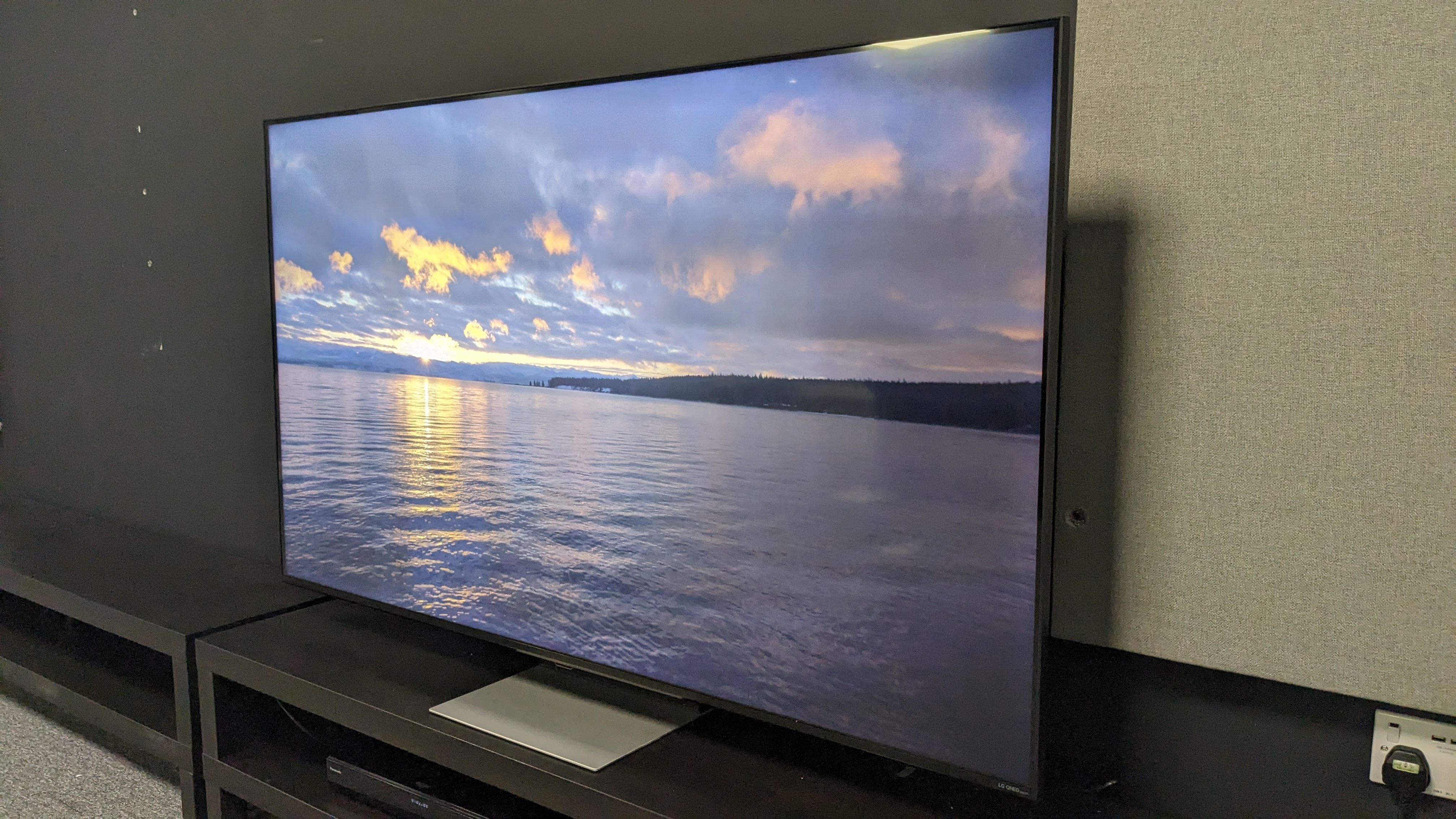LG QNED90T/LG QNED91T review: a feature-rich TV that…