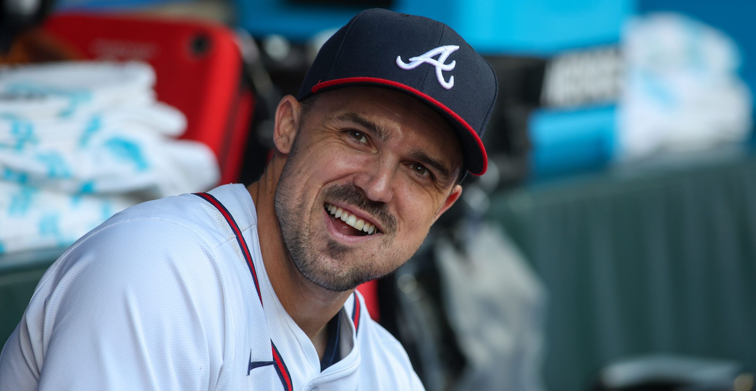 Adam Duvall amazingly tossed a baseball through a beer…