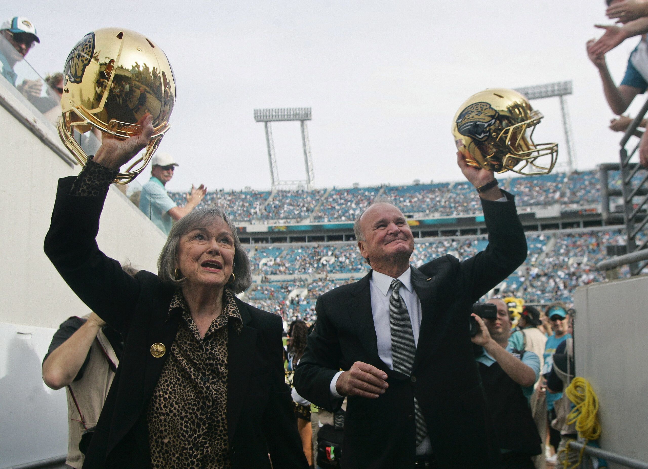 Jaguars’ founding owner supports stadium renovation…