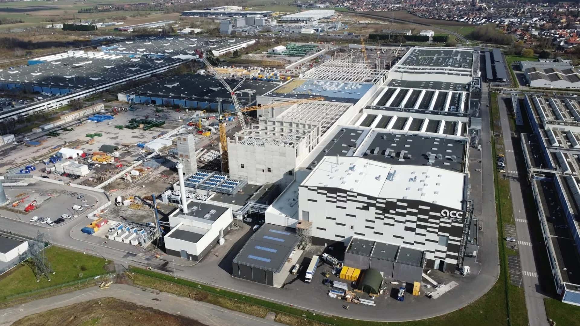 Stellantis And Mercedes-Benz Press Pause On Two EV…