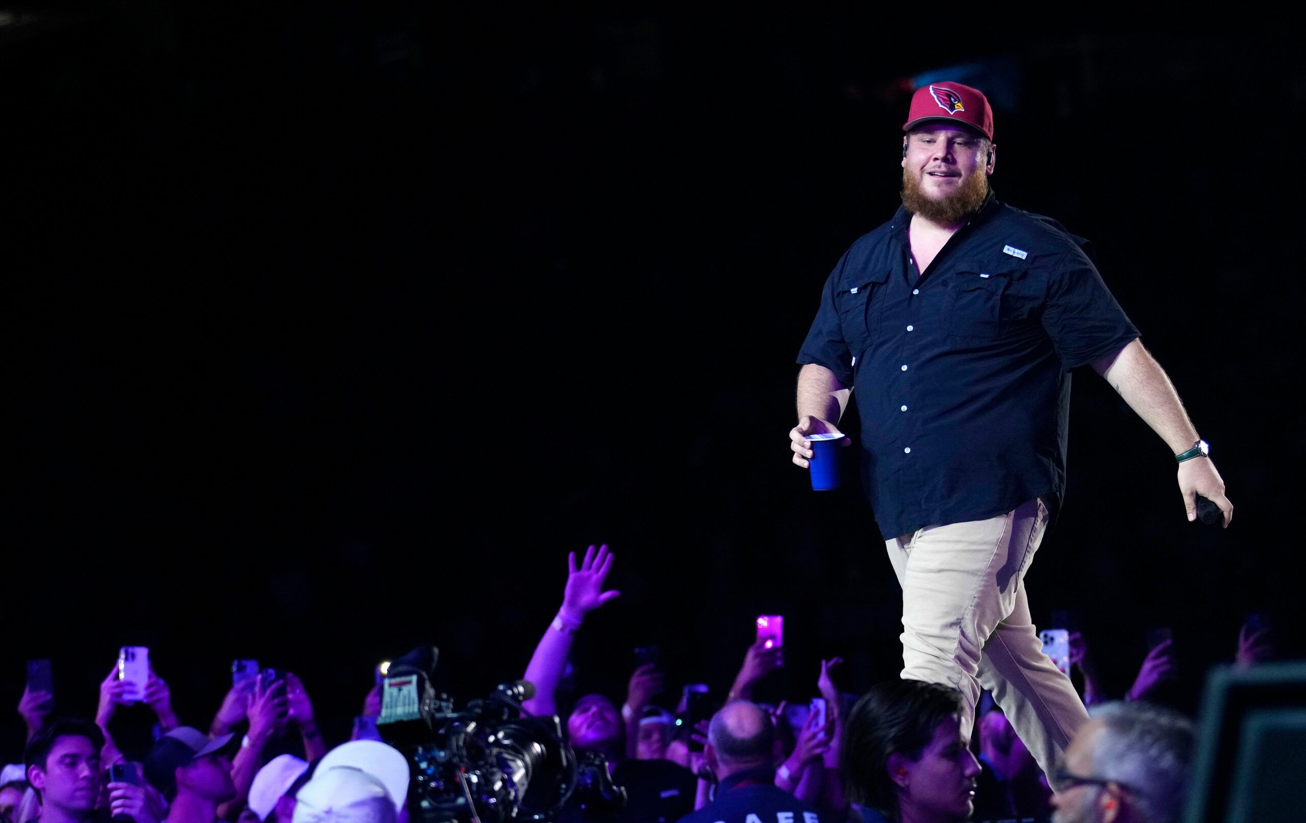 Country music star Luke Combs, a big-time golfer, to…