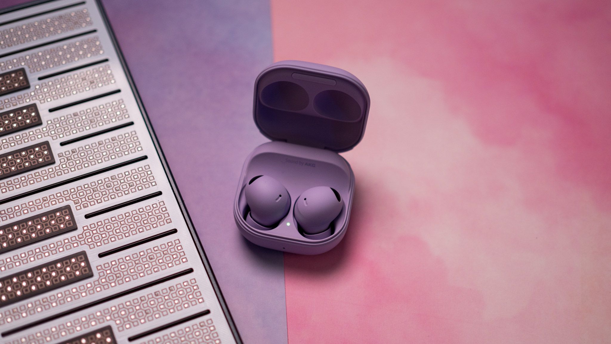 Galaxy Buds 3 Pro leak hints at a possible Apple-style…