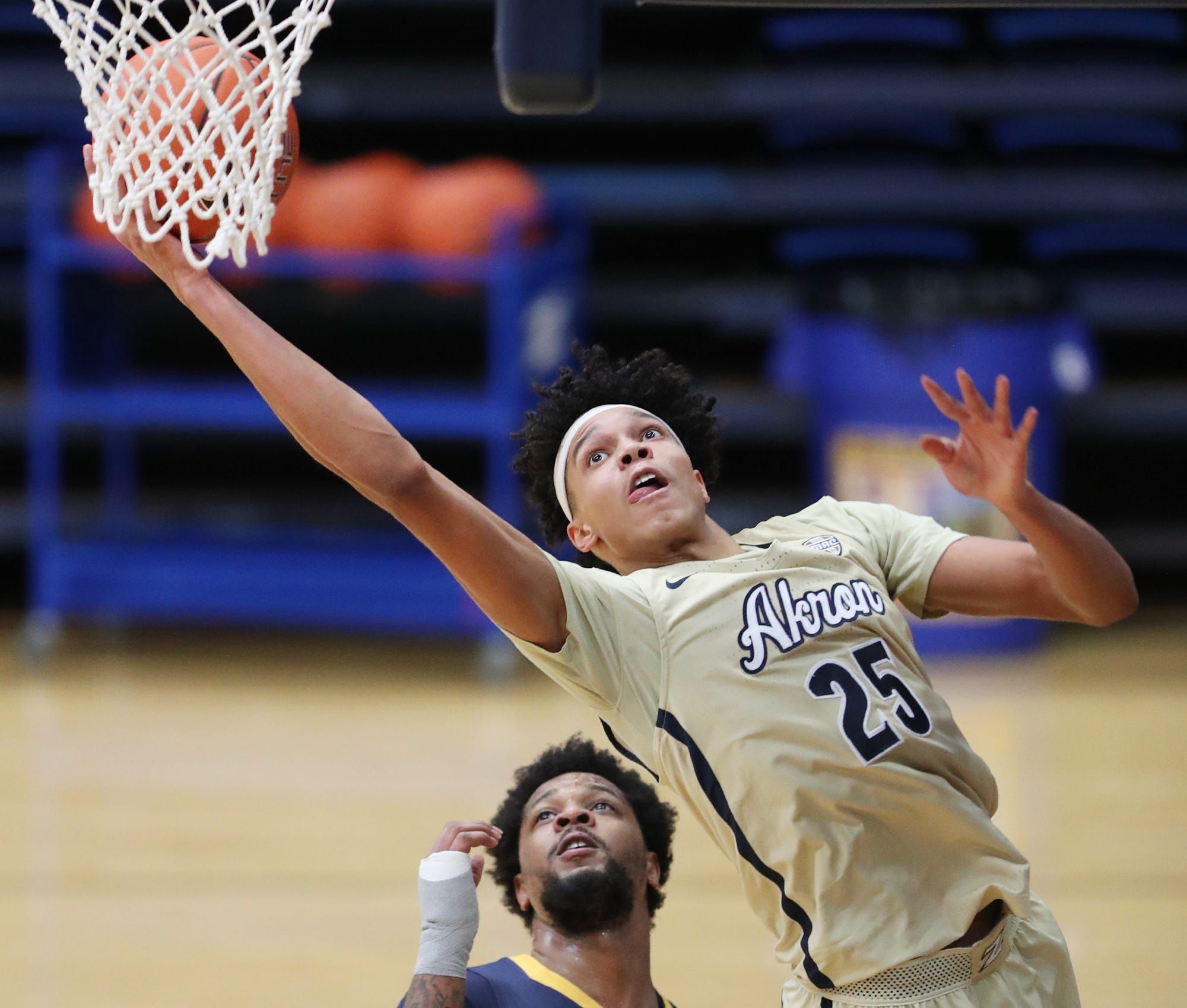 Warriors add Akron’s Enrique Freeman in second round…
