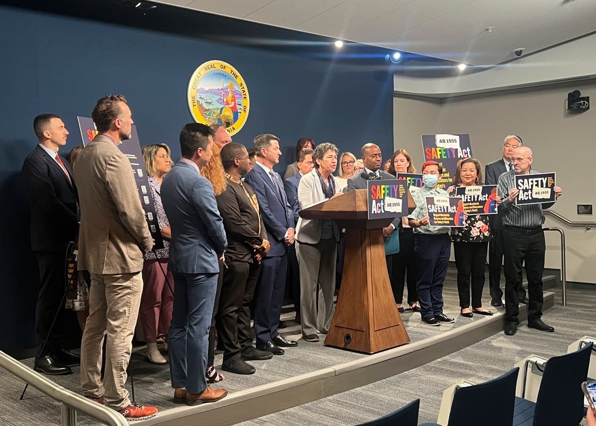 California Senate approves ban on schools notifying…