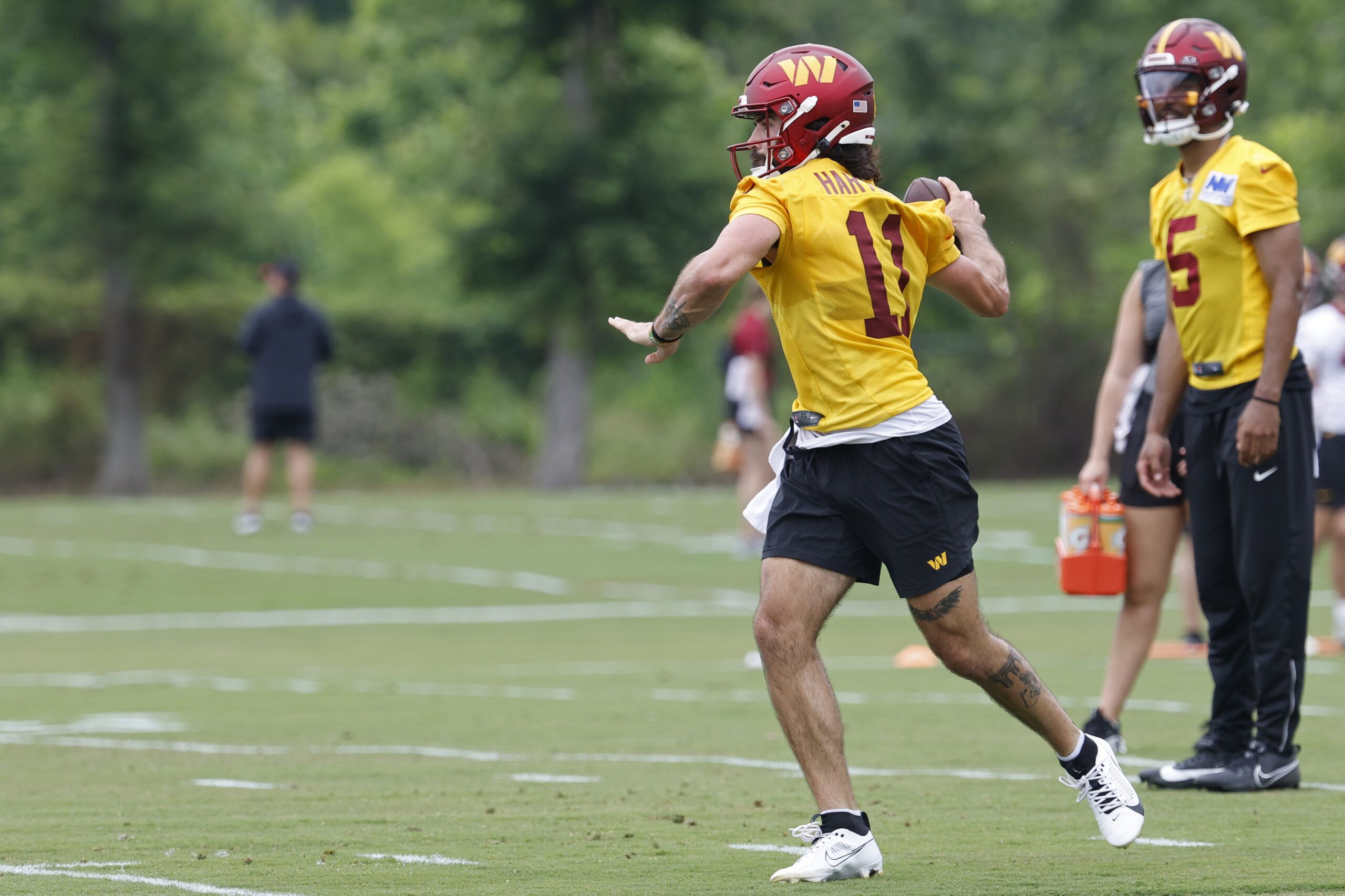 WATCH: Commanders QB Sam Hartman drops it in the…