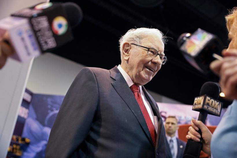 Billionaire Warren Buffett Scoops Up Over 7 Million… Billionaire Warren Buffett Scoops Up Over 7 Million…