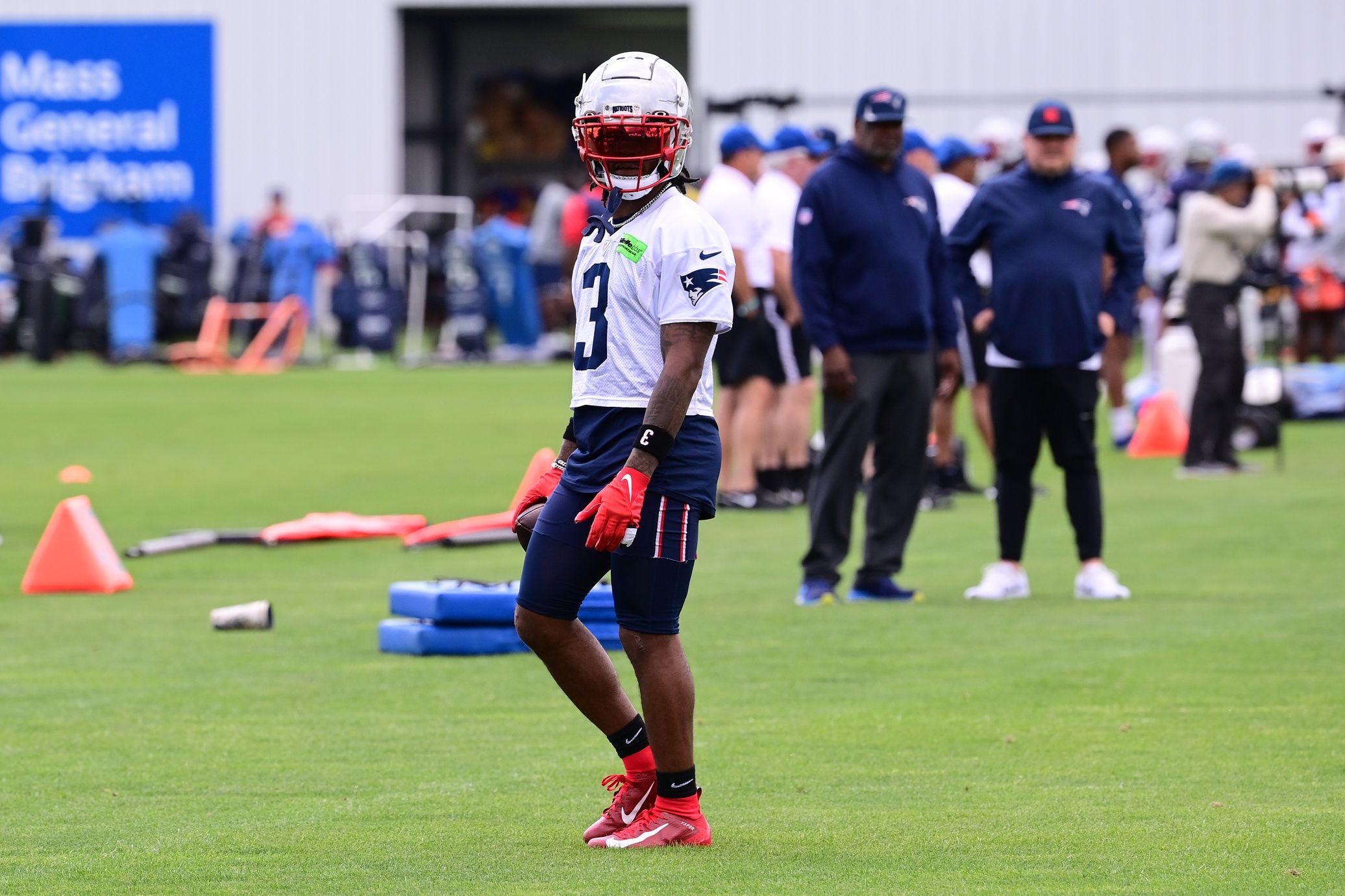 Patriots WR DeMario Douglas ‘not satisfied at all’…