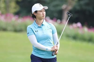 Lin Xiyu Showcasing Skill And Confidence On The Golf…
