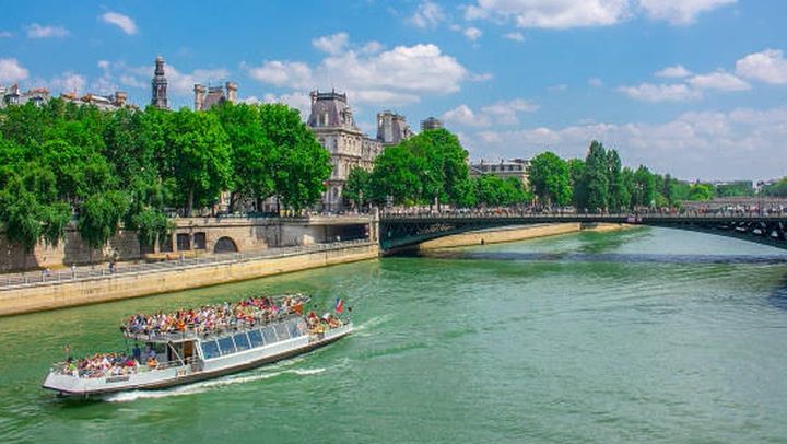 Parisians threaten to poo in River Seine to protest…