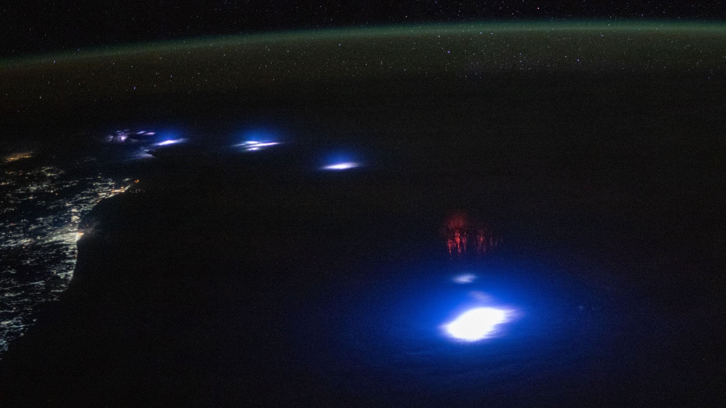 Sprites from space! Astronaut photographs rare red…