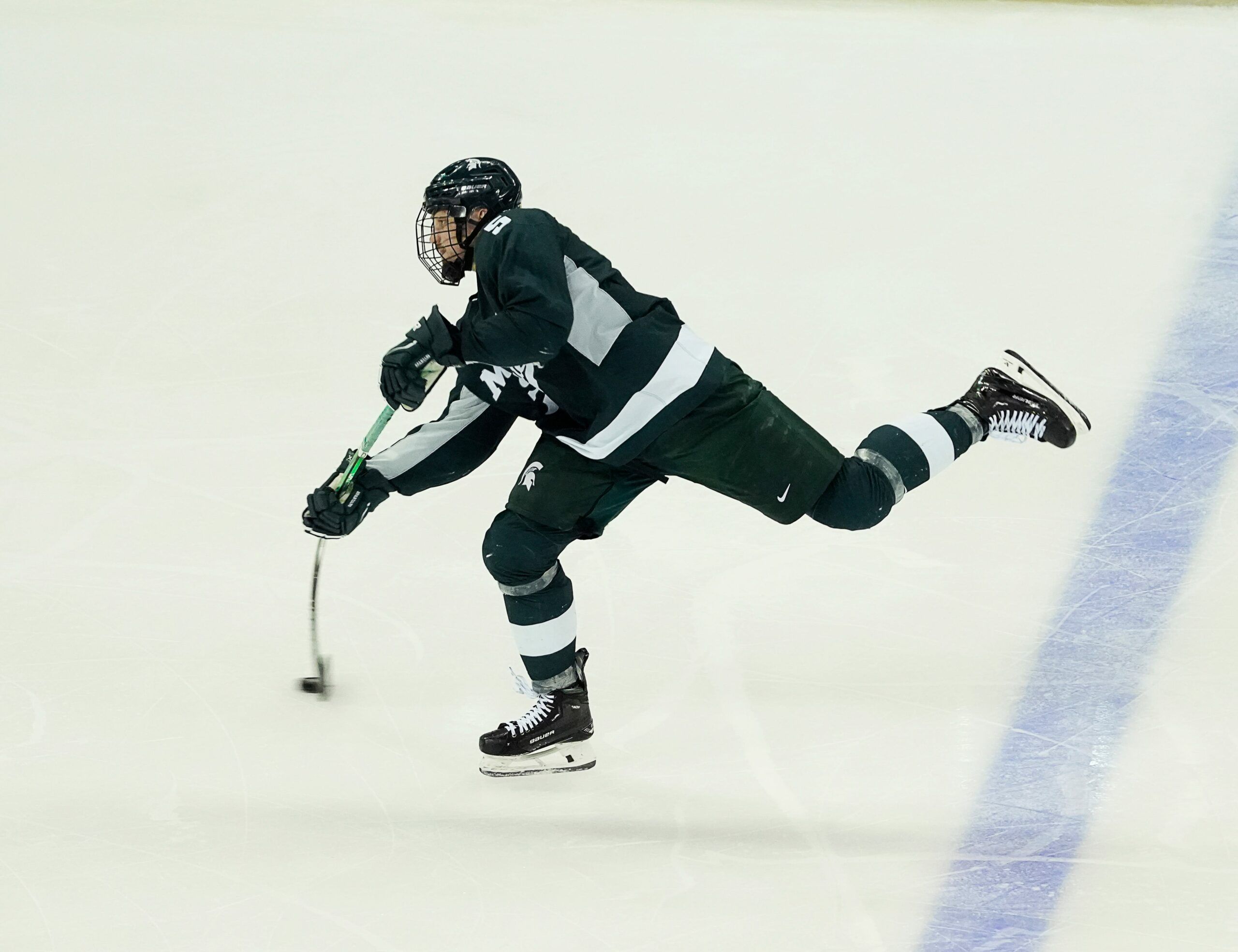 Michigan State hockey defenseman Artyom Levshunov…