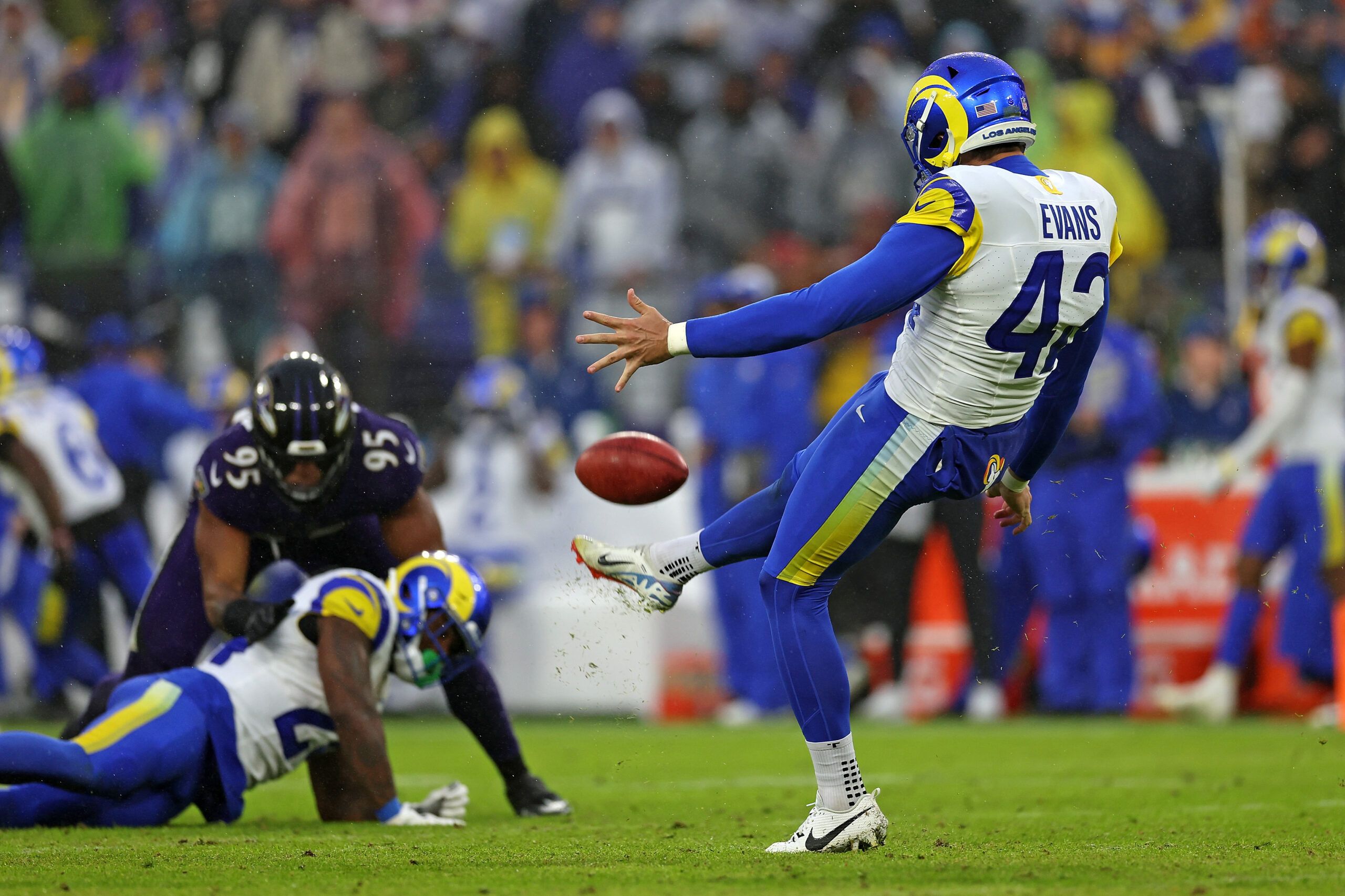 Watch: Rams P Ethan Evans hits 7 booming punts with…