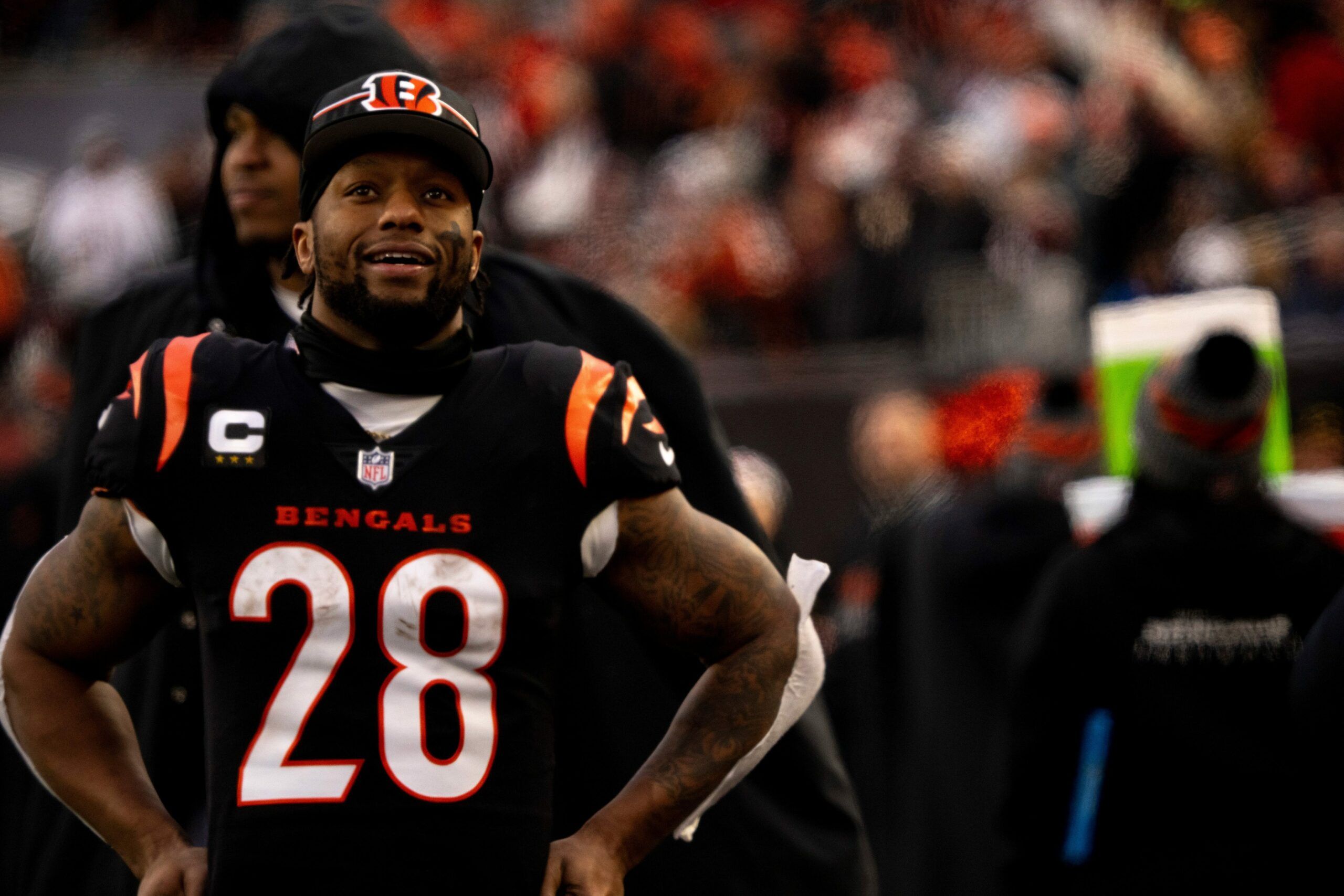 Look: RB Joe Mixon dons Texans’ new uniform for the…